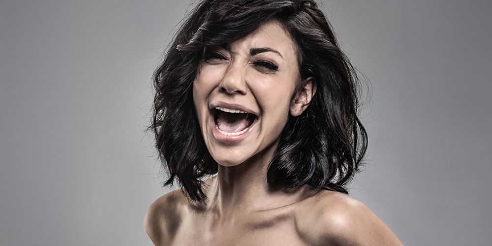 "The Taser Photoshoot": Slow motion footage of people being ...