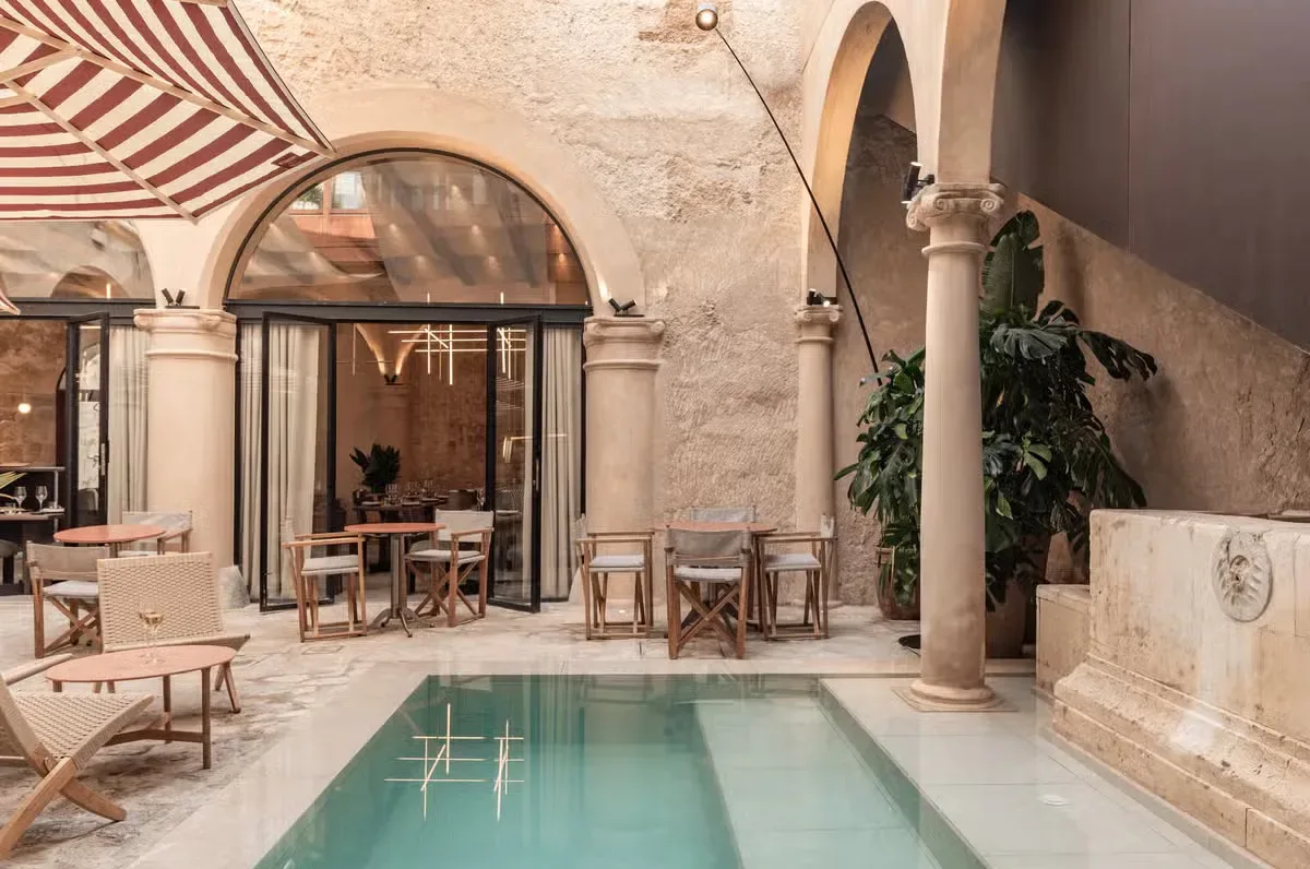 Nobis Hotel Palma: Oáza moderního luxusu ve středověkém paláci na ...