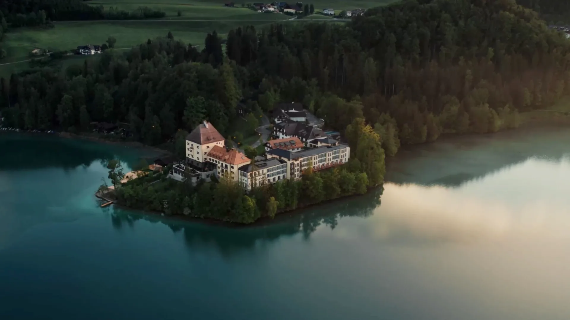 preberi.si - Rosewood Schloss Fuschl: Prebujanje v grajski idili ob ...